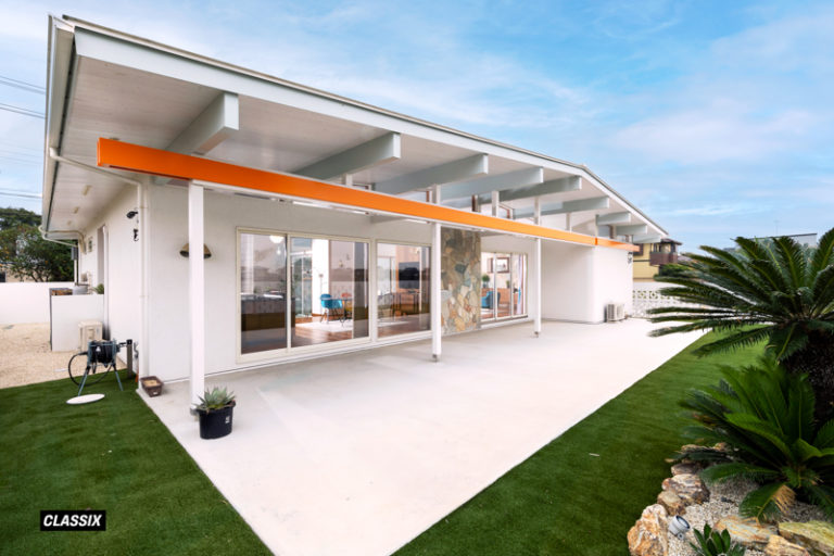 あえてシャッターを設けず実現した大開口のビルトインガレージ